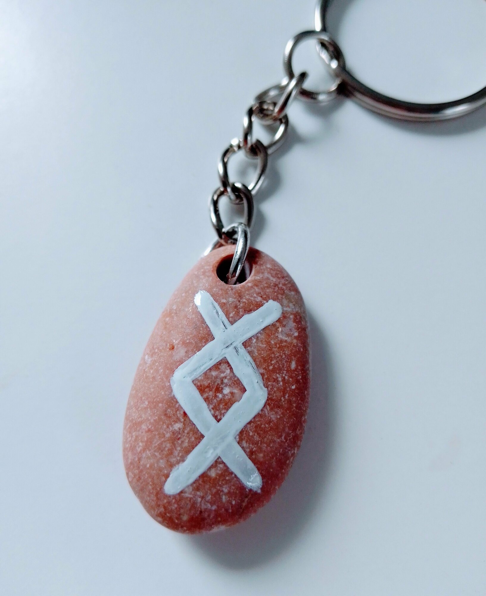 Руна Ингуз "Зачатие и Беременность" Брелок-талисман из натурального камня (мрамор)