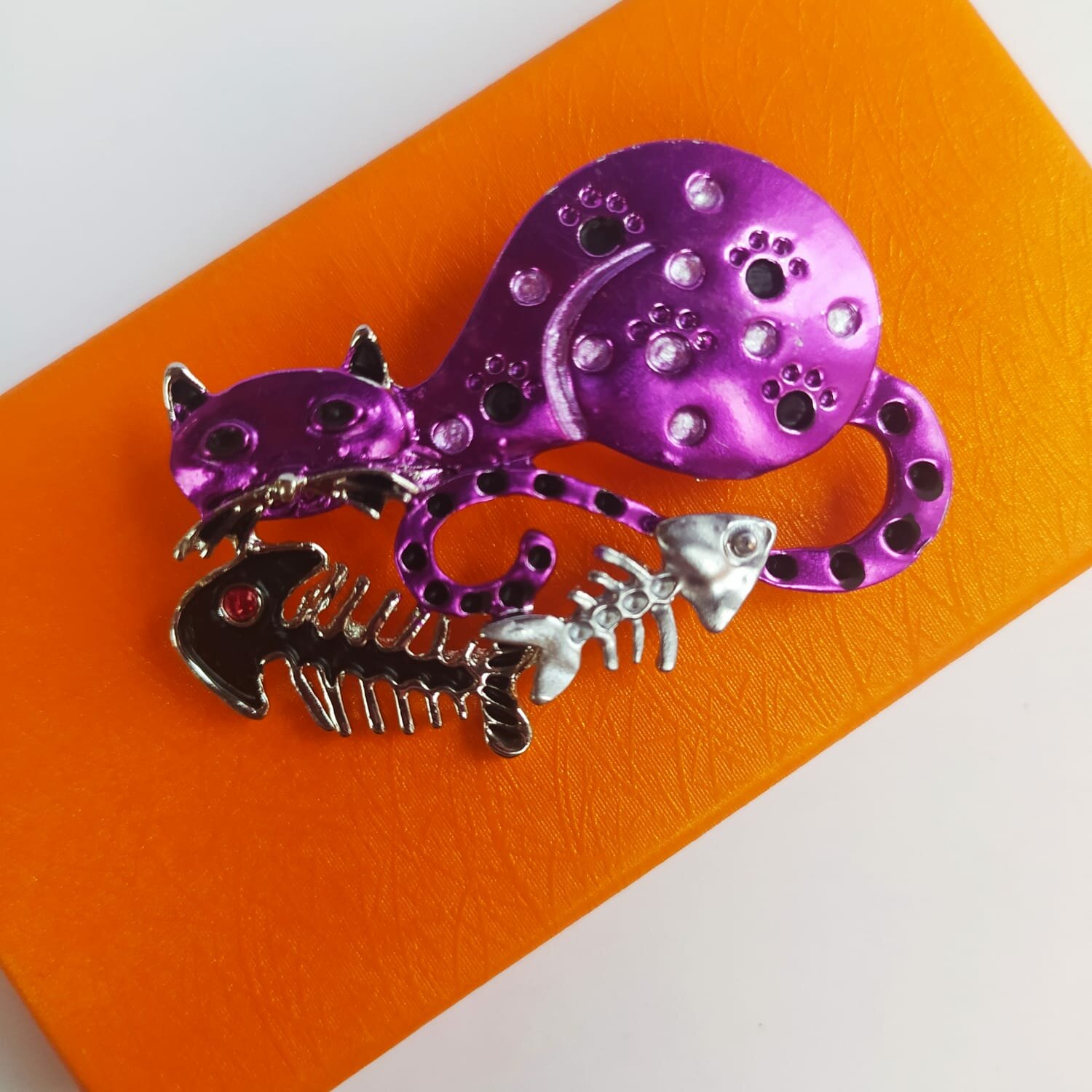 Брошь, эмаль