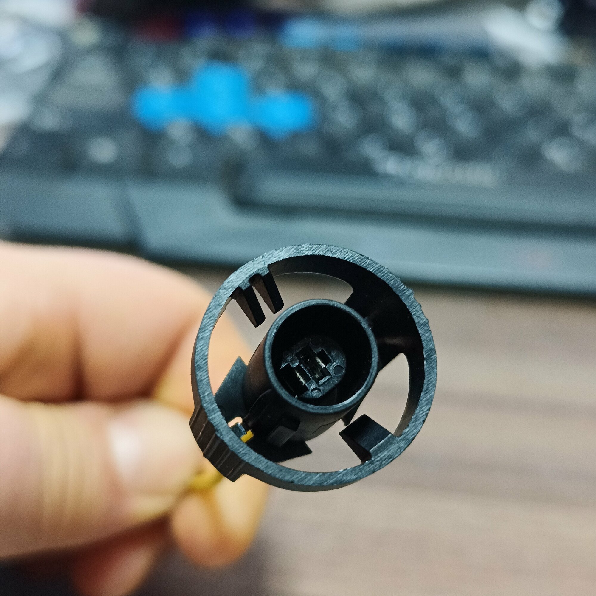 Разъем (штекер) 1 контакт датчика Peugeot Citroen Nissan Renault (черный с проводом)