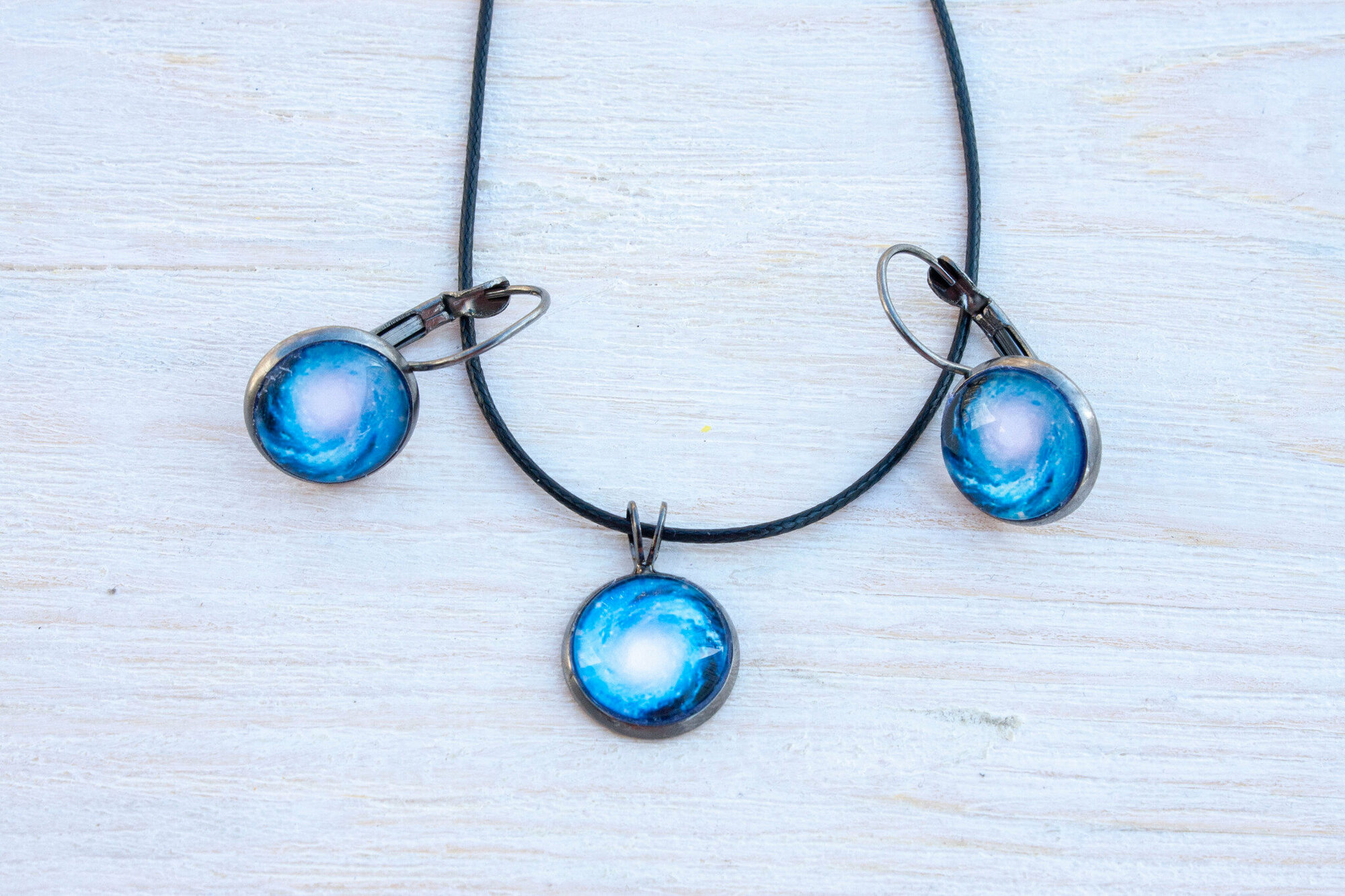 Комплект бижутерии: серьги, подвеска