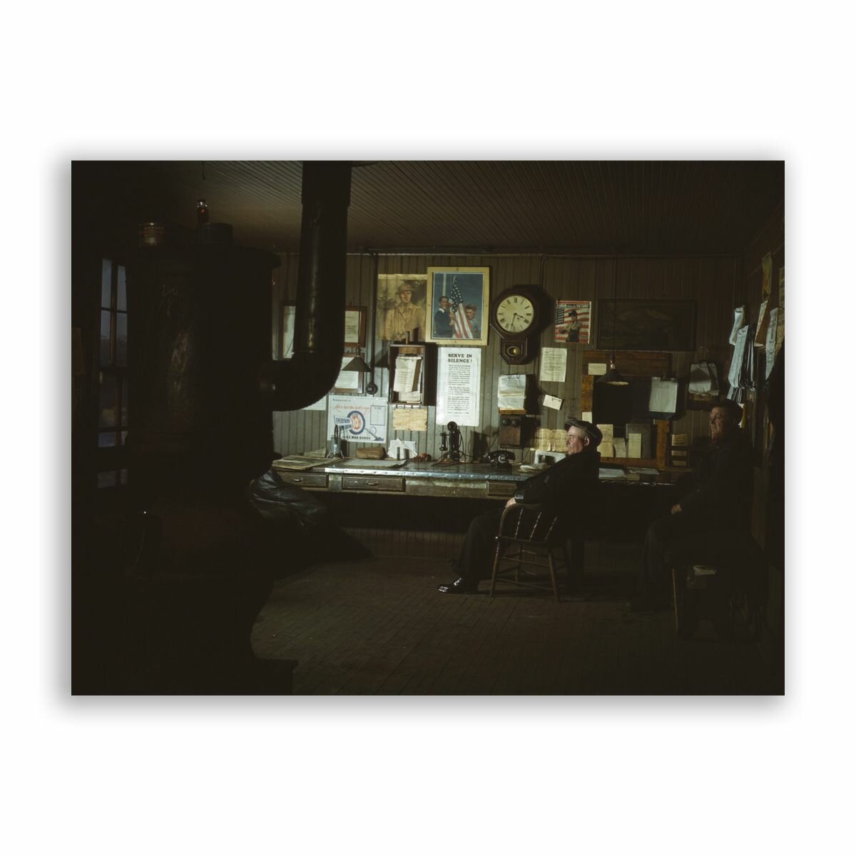 Постер, плакат на бумаге / Ретро фотографии американских рабочих - Работник депо / Размер 60 x 80 см