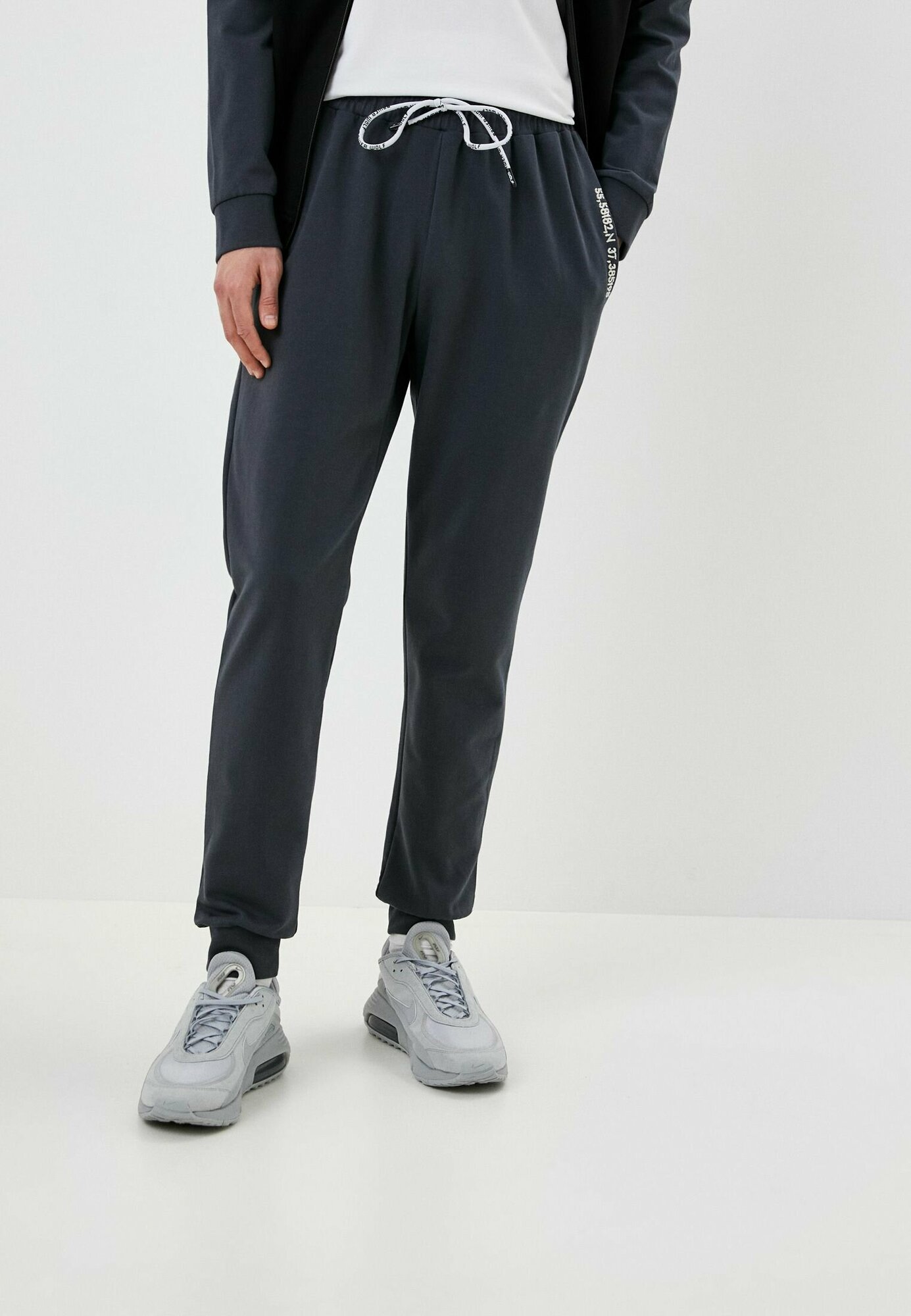 Брюки спортивные