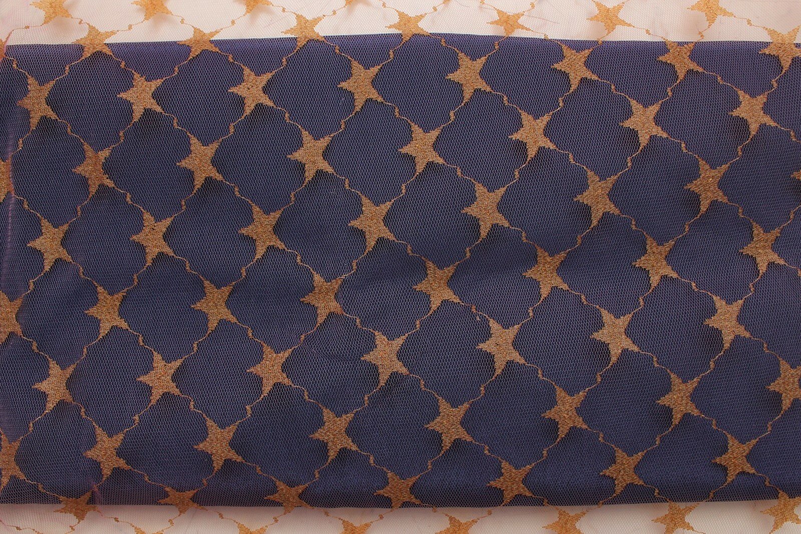 Ткань Вышивка на розовой сетке золотистые звёзды, ш152см, 0,5 м