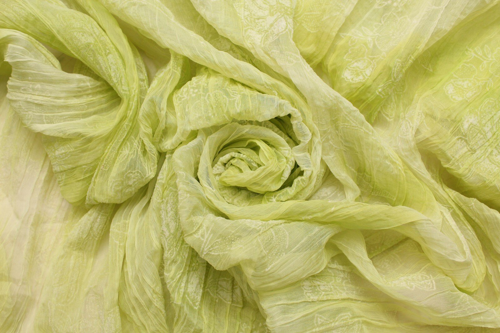 Ткань Шифон-креш с флоком ярко-салатового цвета, ш130см, 0,5 м