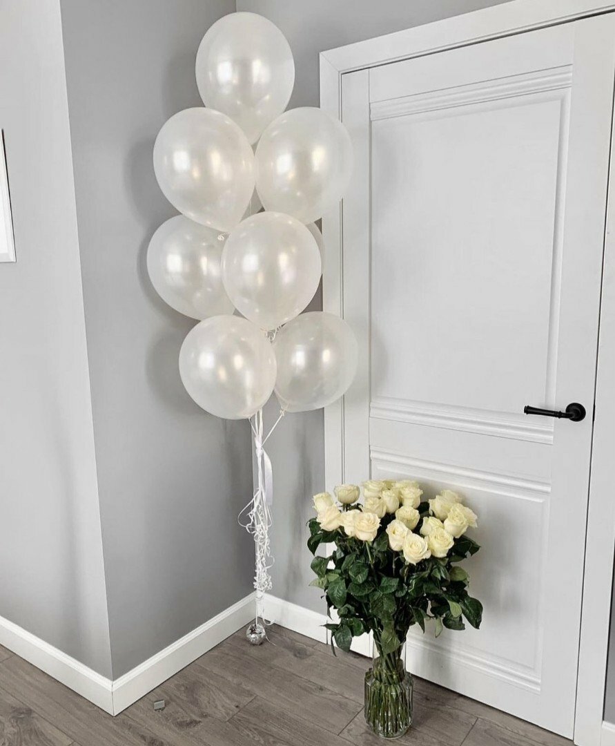 Связка из 9 гелиевых шаров белого цвета