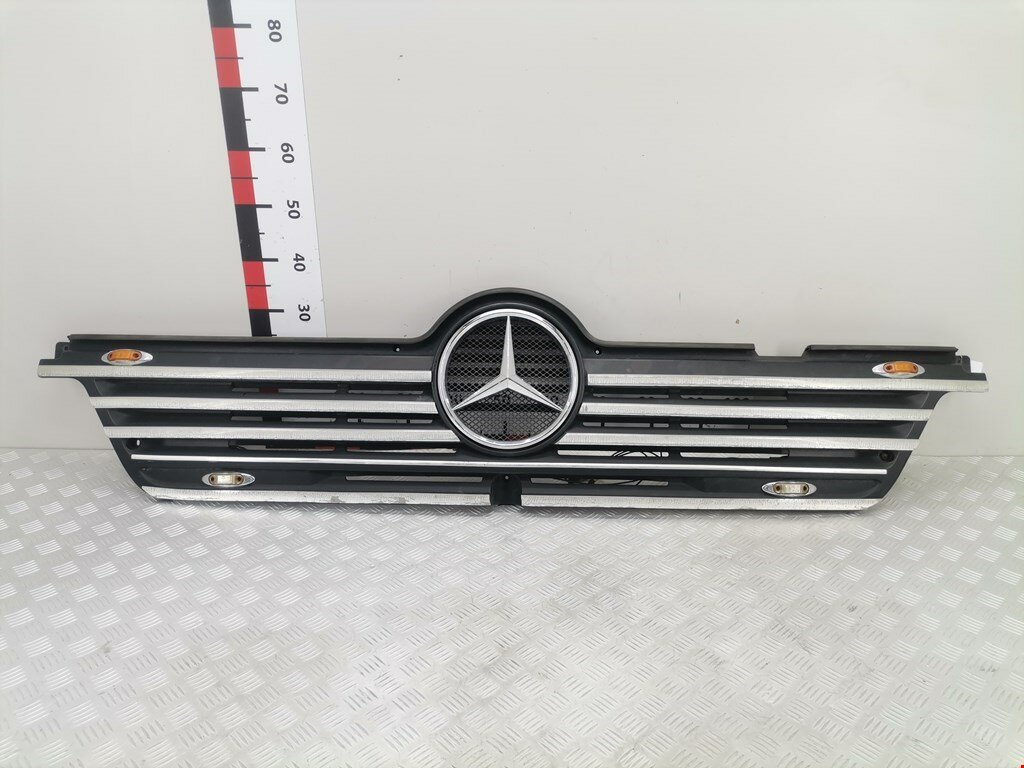Решетка радиатора Mercedes Atego 1 A9738600185 арт. 1787163