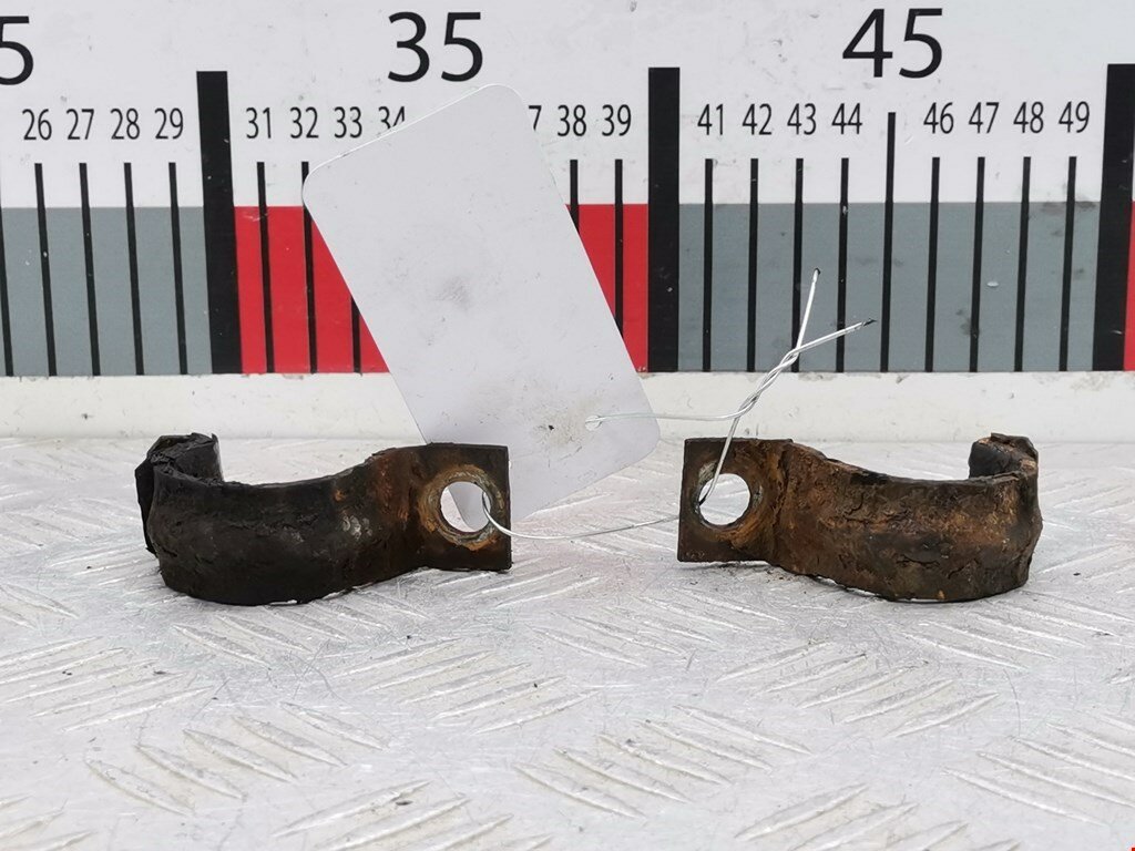 Кронштейн (крепление скоба) стабилизатора переднего Volkswagen Golf 4 арт. 1954733