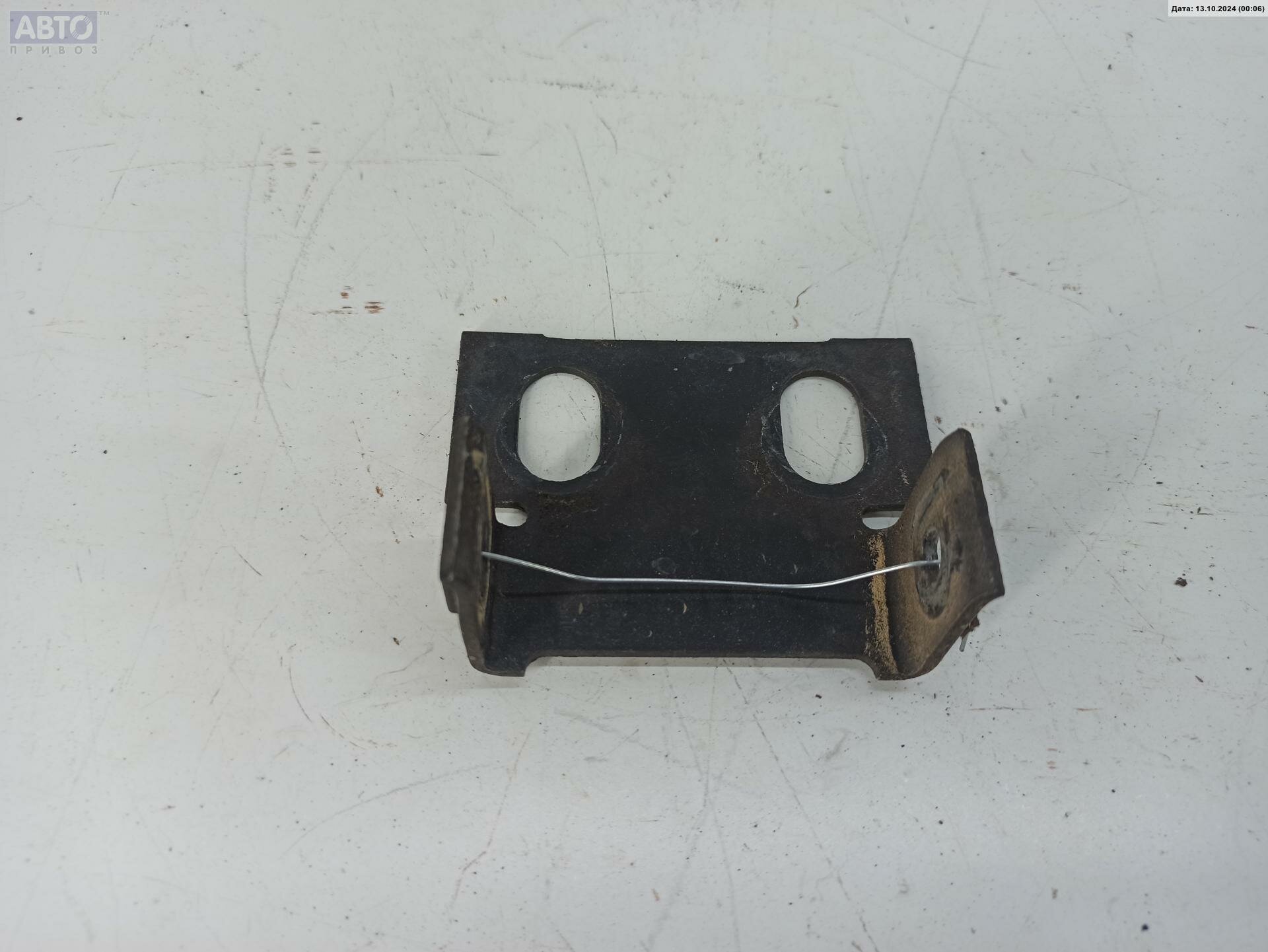 Кронштейн бампера переднего Audi 80 B3 (1987-1992)