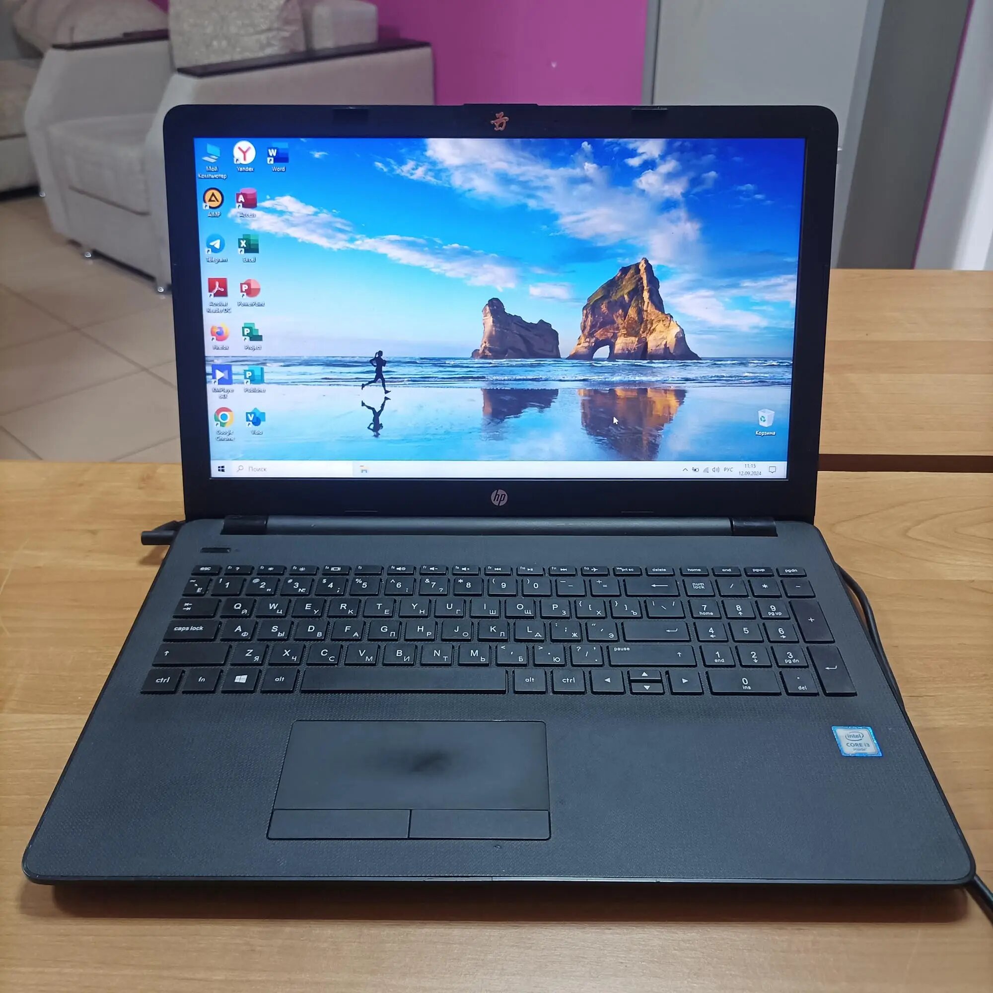 Ноутбук 15.6" HP Pavilion 15-BS013UR Intel Core i3-6006U 2.0ГГц, 4 потока, DDR4 16Гб, Intel HD Graphics 520, 1366х768, SSD 368 Гб, HDMI, SD, BT, WiFi, LAN, Windows 10, черный