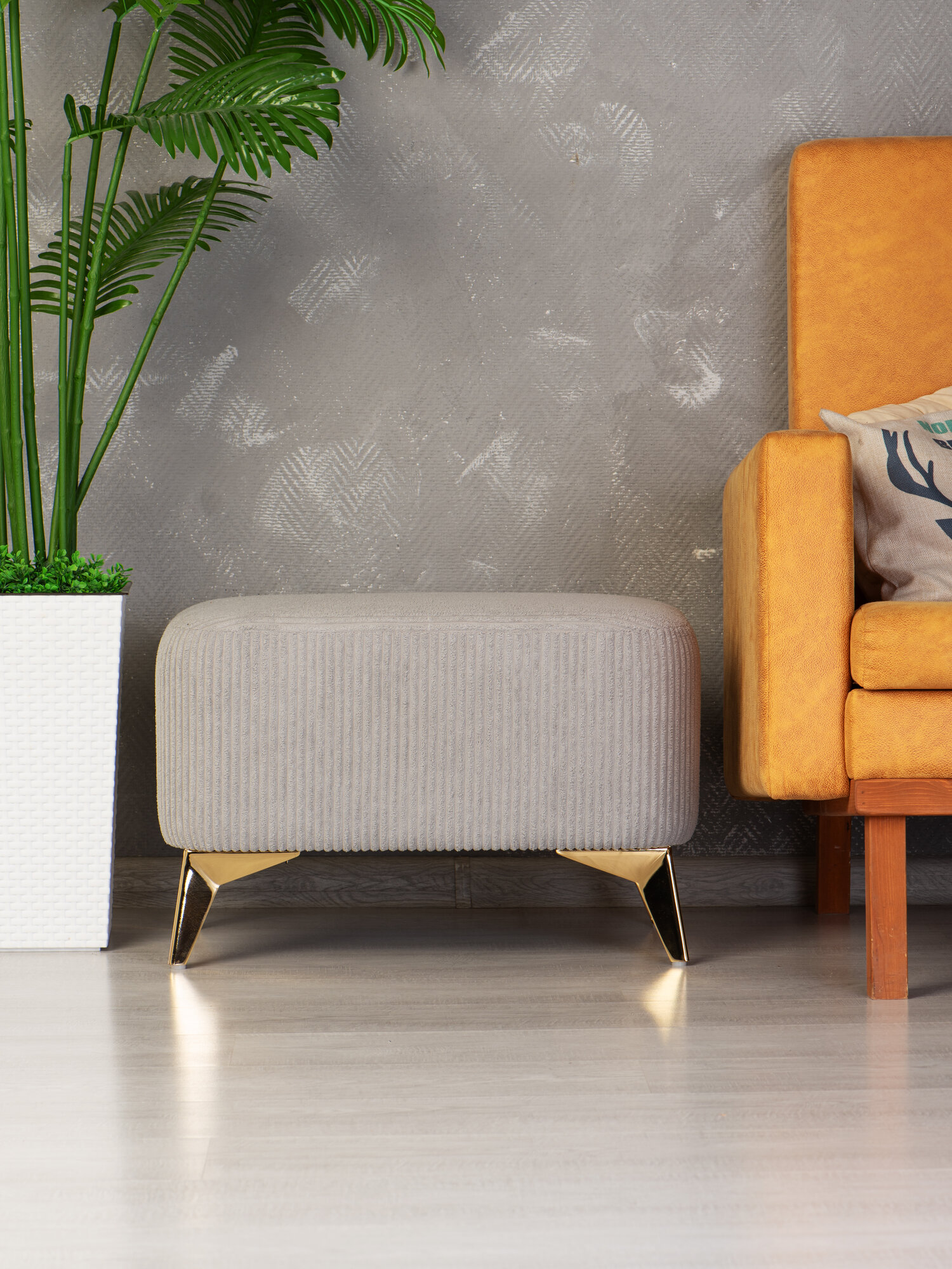 Пуфик на ножках Монца, велюр, 35х40х60 см, нагрузка до 150кг, ножки металл