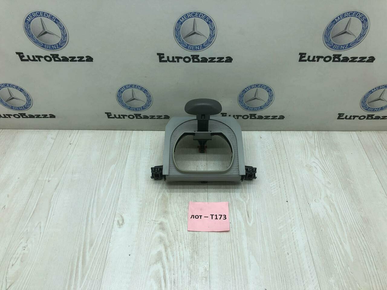 Кожух рулевой колонки Mercedes W203 A2034600095