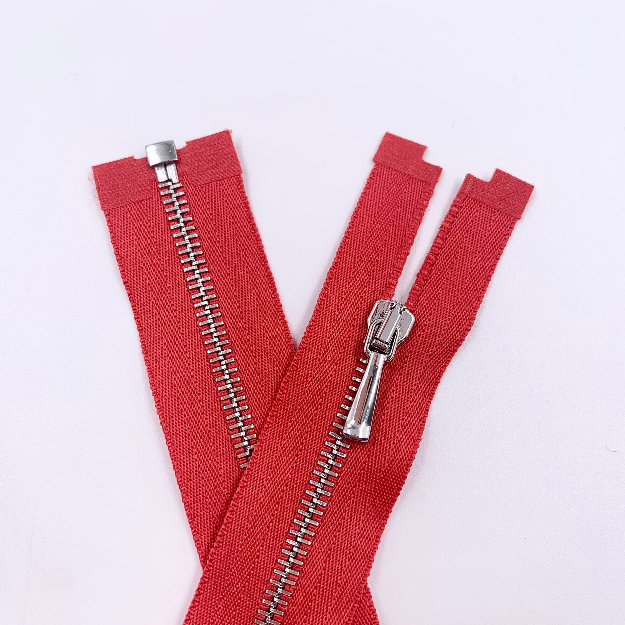 Молния металлическая красная №2 60см