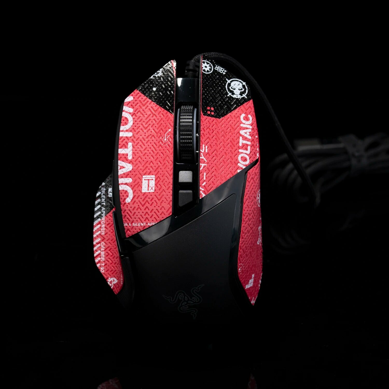 Razer Basilisk V3 Pro X Blood red, наклейка из кожи ящерицы