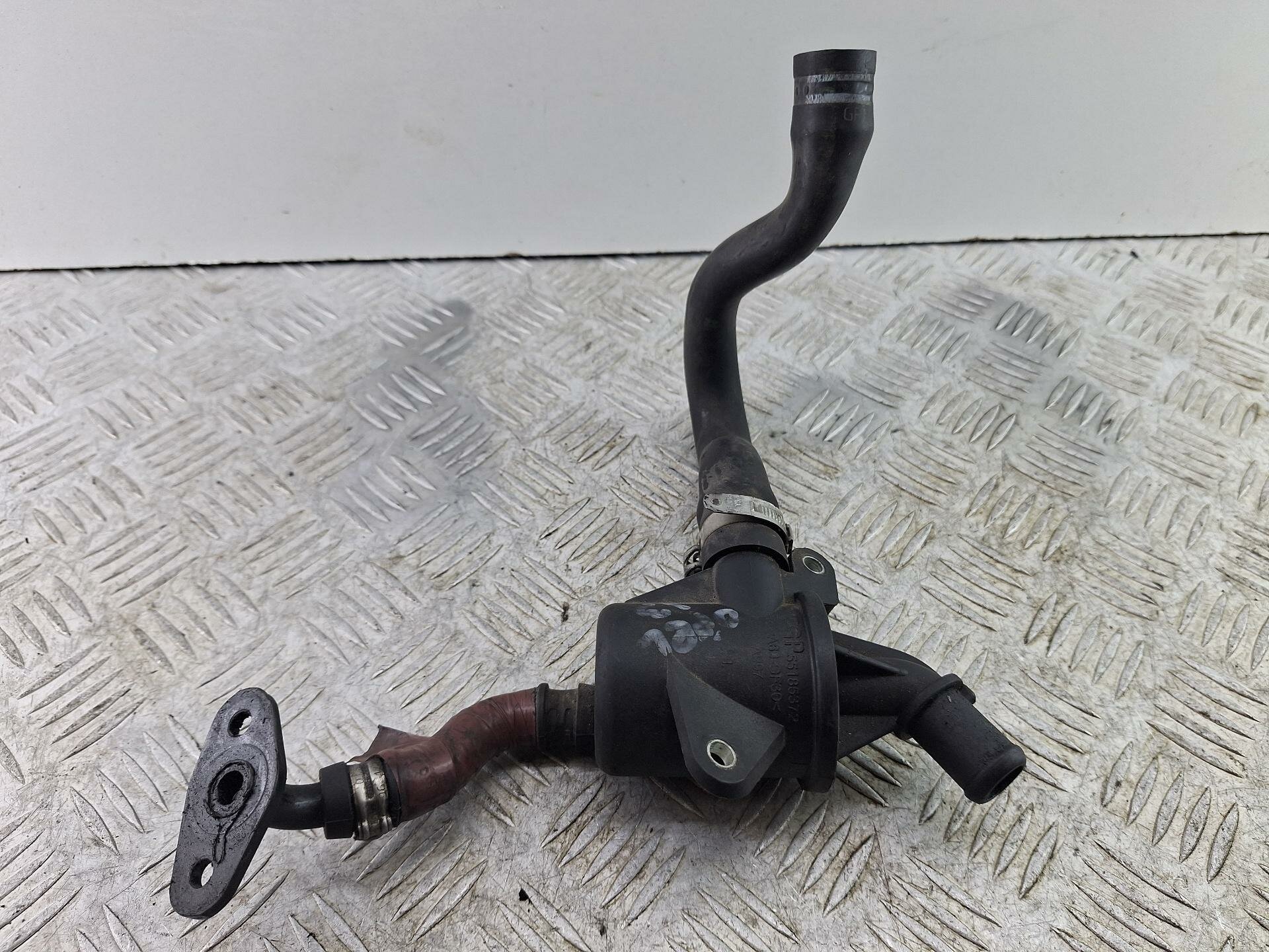 Маслоотделитель (сапун) Opel Astra H (2004 - 2007) 55185372