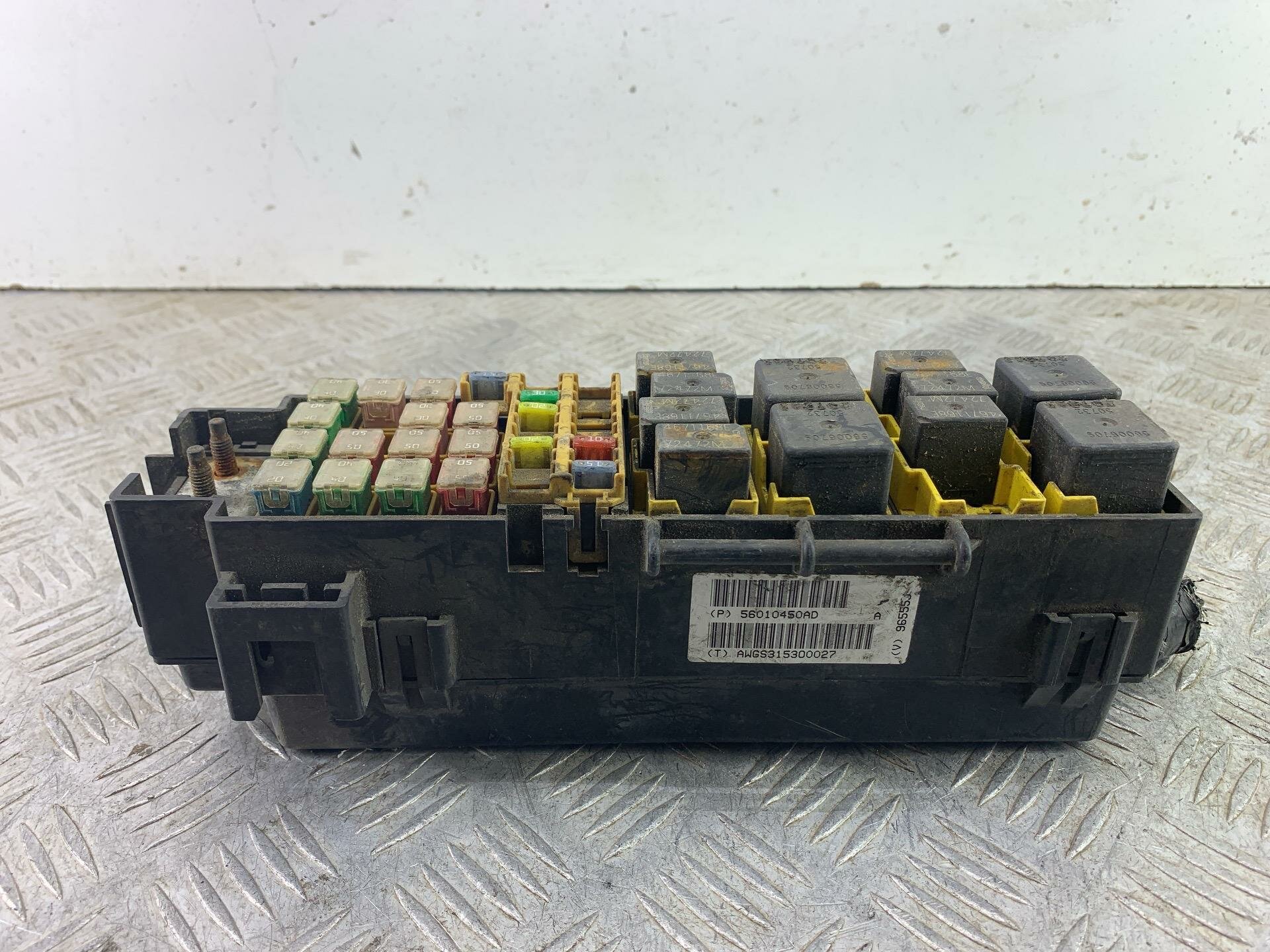 Блок реле и предохранителей Jeep Liberty 2004 56010450AD