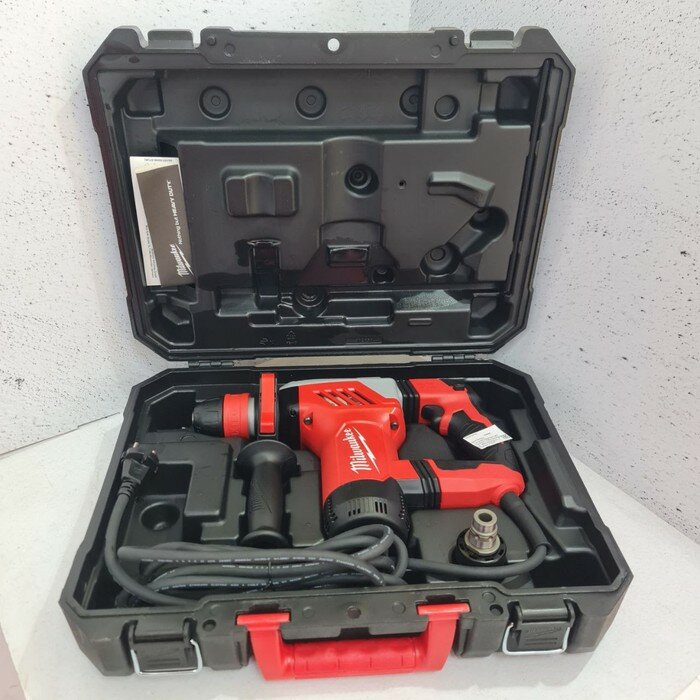 Перфоратор Milwaukee PLH 28 XE