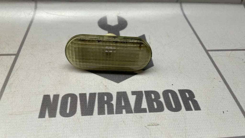 Повторитель на крыло белый Ford Focus 2 05-08