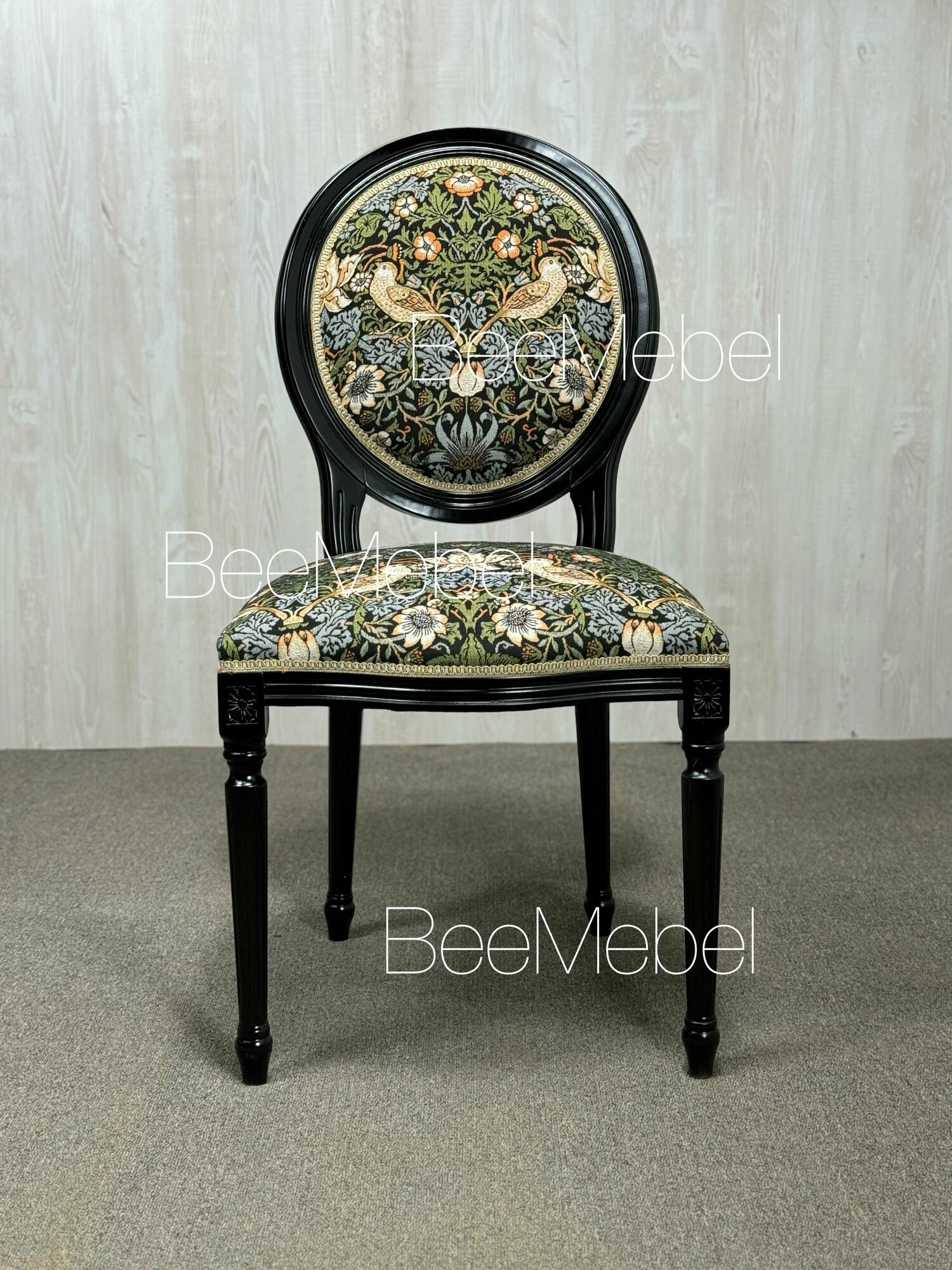 Стул "Медальон", без подлокотников, массив бука, обивка из гобелена
