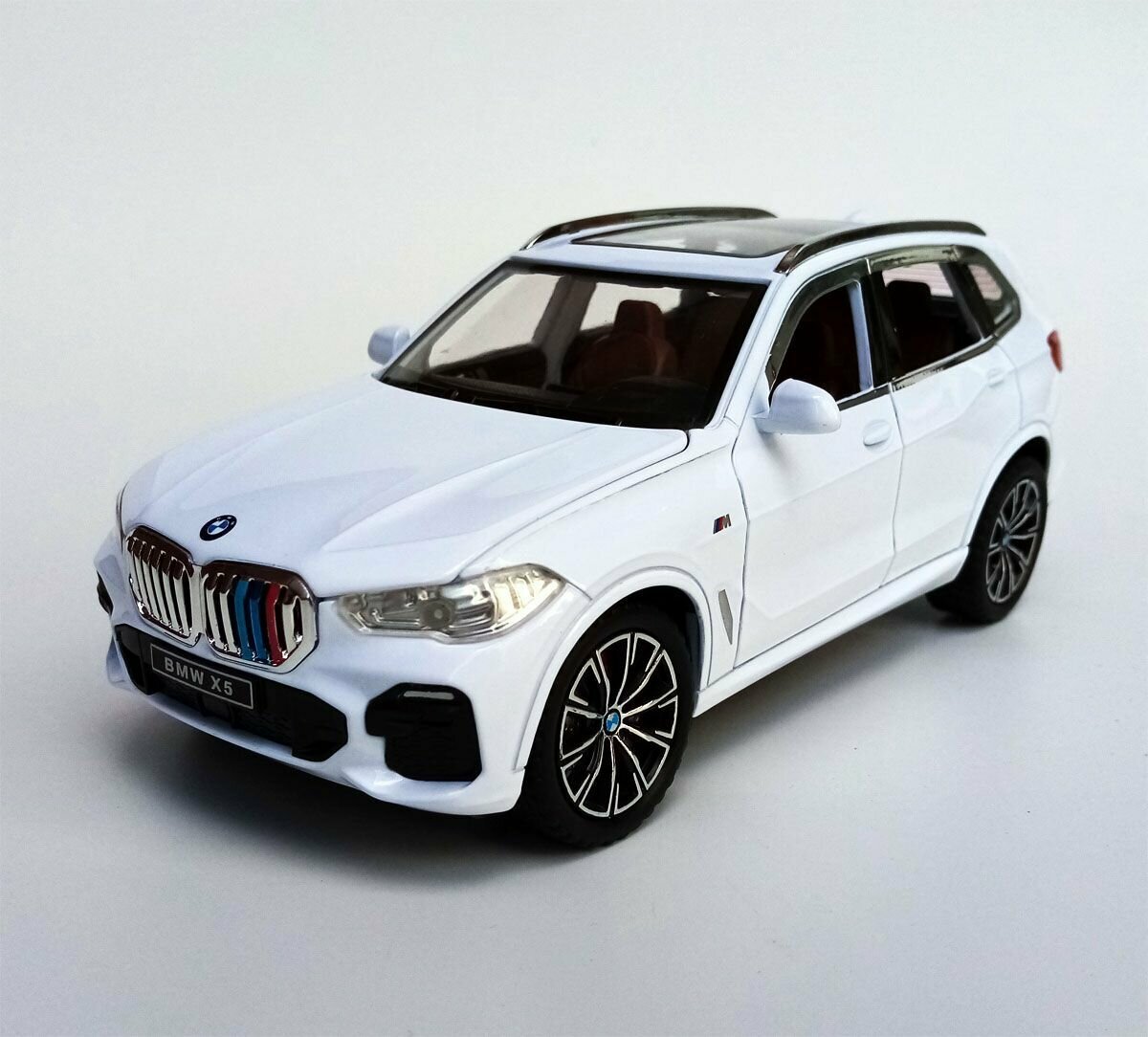 Машинка BMW X5. Металлическая модель автомобиля БМВ Х5 белый 20см. Игрушка инерционная машина 1:24