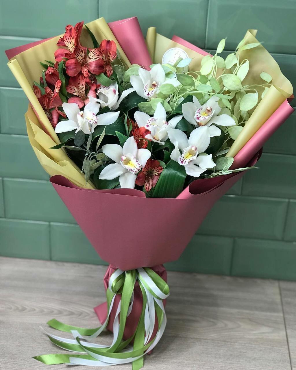 Букет из орхидей «Великолепие» - M (до 35 см)