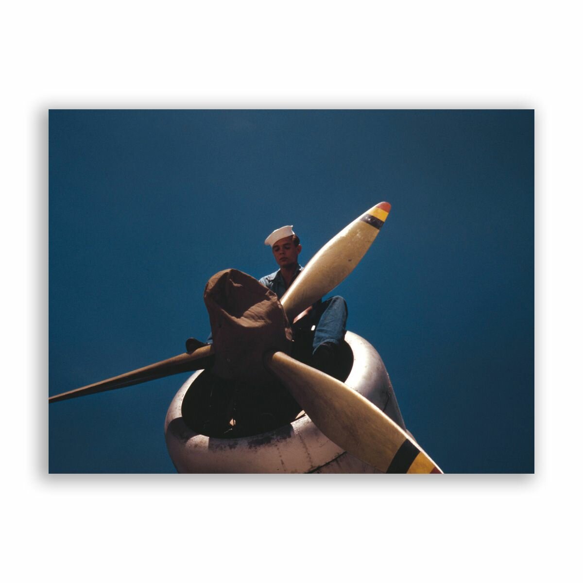 Постер, плакат на бумаге / Американские военные 40-х годов - Винт самолёта / Размер 60 x 80 см