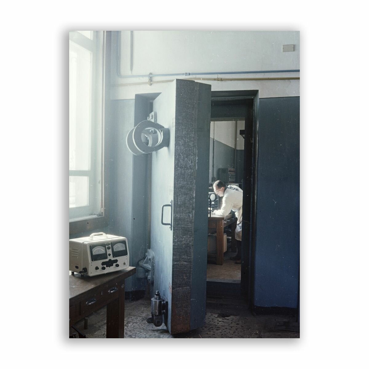 Советский постер, плакат на бумаге / Советские рабочие / Размер 40 x 53 см