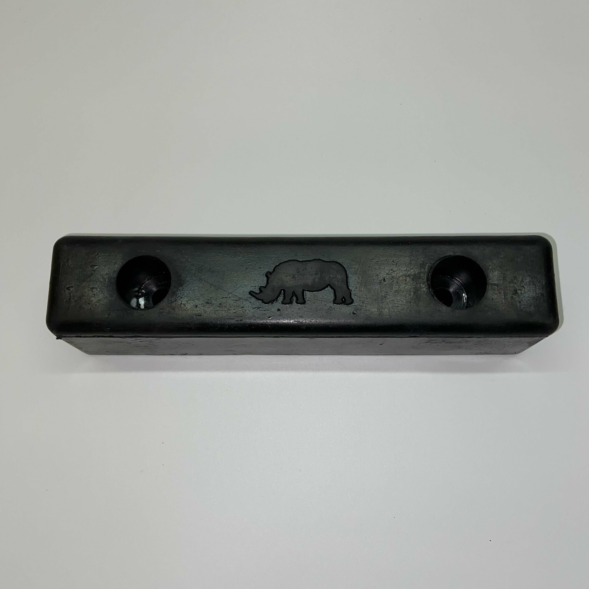 Отбойник (буфер) резиновый 250х55х60, между отверстиями 150 мм. 2001