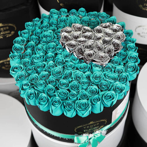 Букет Venus in Fleurs "Хрустальная любовь", розы, изумрудные, 101 цветок