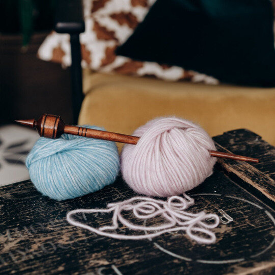 Веретено деревянное для прядения и рукоделия из сибирского кедра. Art of Siberia. B59