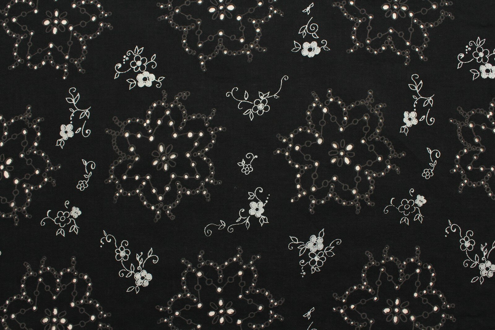 Ткань Хлопок Perfori чёрный с бежево-белым контурным рисунком, ш146см, 0,5 м