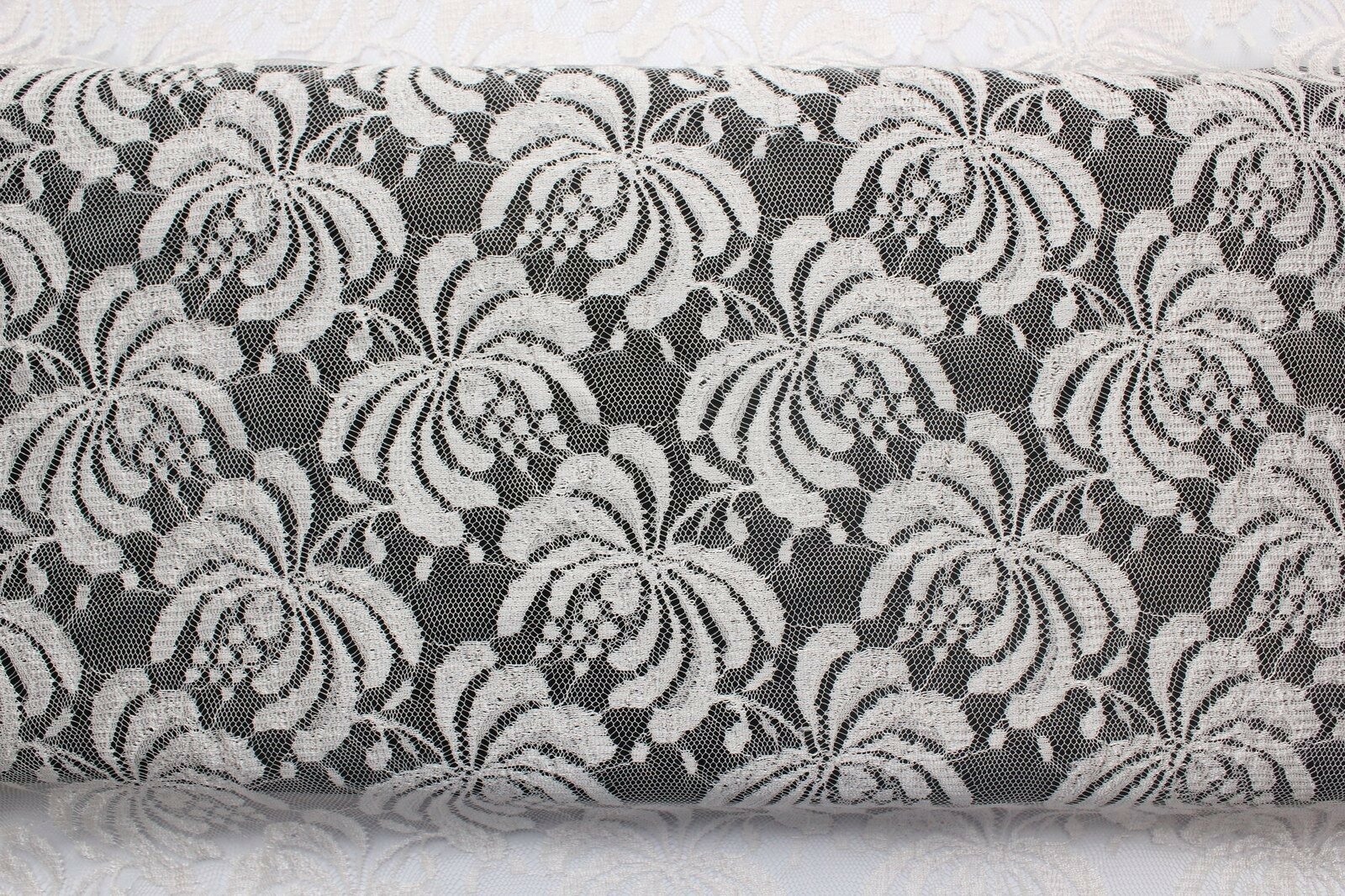 Ткань Кружевной гипюр розовато-кремовый с цветочным узором, ш126см, 0,5 м