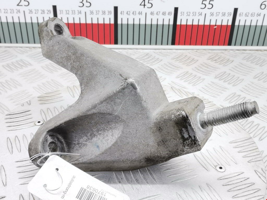Кронштейн (крепление лапа траверса) кпп Ford Focus 1 98AB7M125CG арт. 1970638