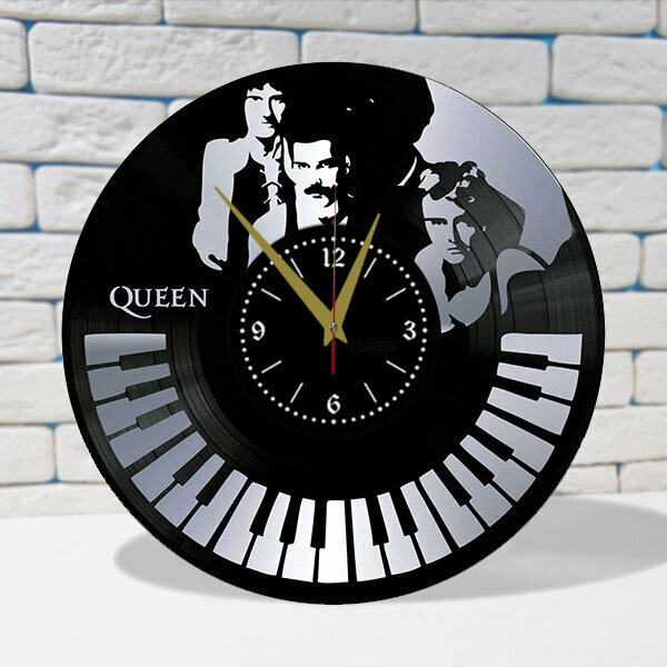 Часы из винила Queen 4 (серебристая подложка)