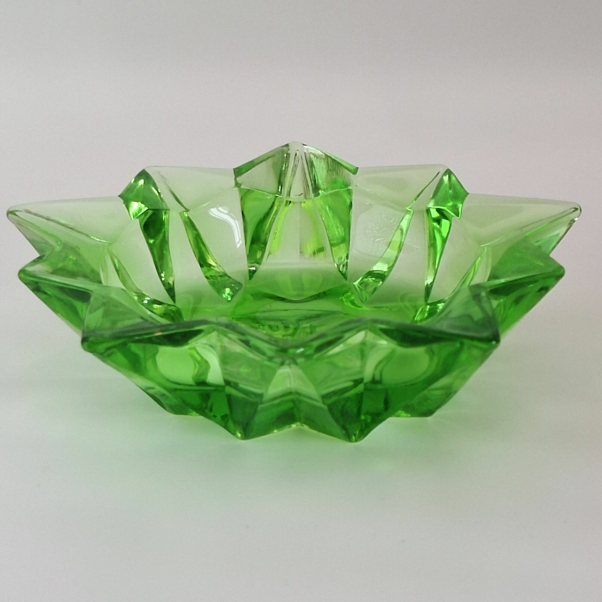 Креманка розетка Звезда антикварная из зелёного стекла СССР