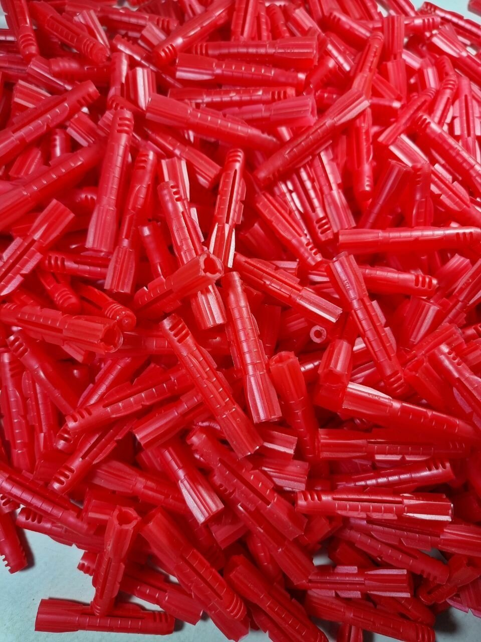 Дюбель универсальный пластиковый Shark PRO (красный) 8*51 (25 шт -в 1уп) Wurth, Германия