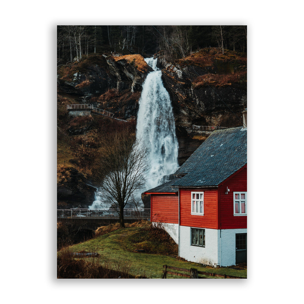 Постер, плакат на бумаге / Природа Норвегии - Водопад / Размер 30 x 40 см