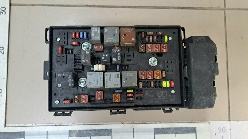 Блок предохранителей Opel Astra J 2010-2017 кат.номер: 13343982