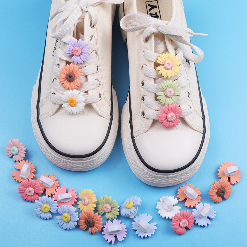Декор для обуви и одежды из ПВХ "Ромашки", цветные 18 штук на кроссовки, ботинки, кеды, джинсы, сумки, ранцы и рюкзаки