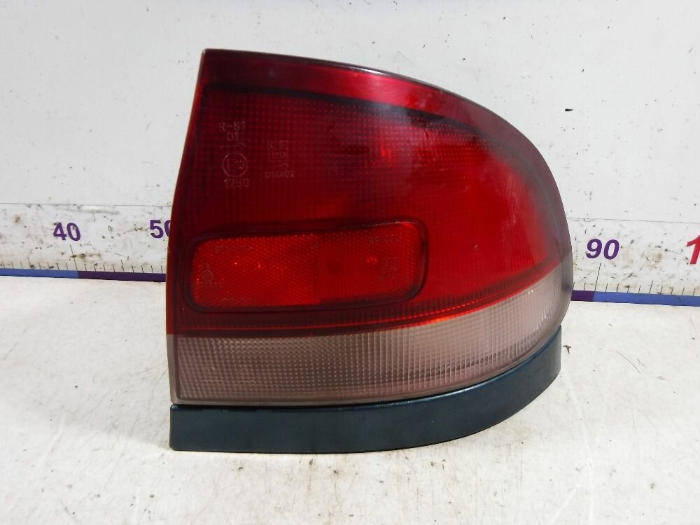 Фонарь задний правый Mazda 626 GE 8DGX51150