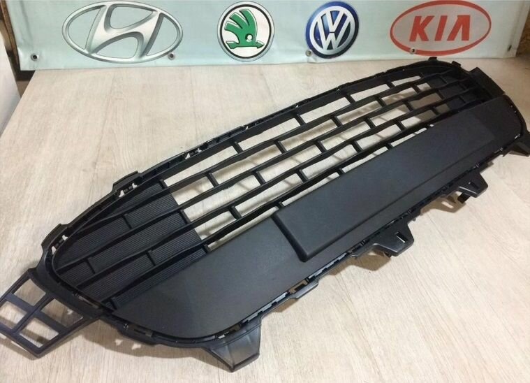 Решетка нижняя центральная в передний бампер Kia Rio 17-20гг Рио 4