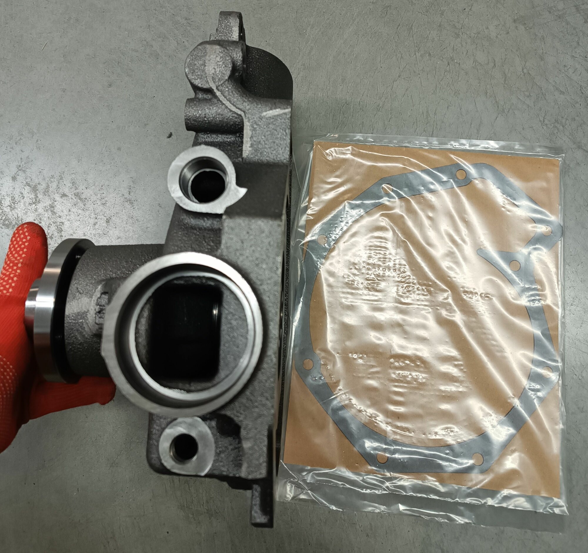 Насос водяной DAF XF95/85CF euro 3 , арт. 907394 Emmerre