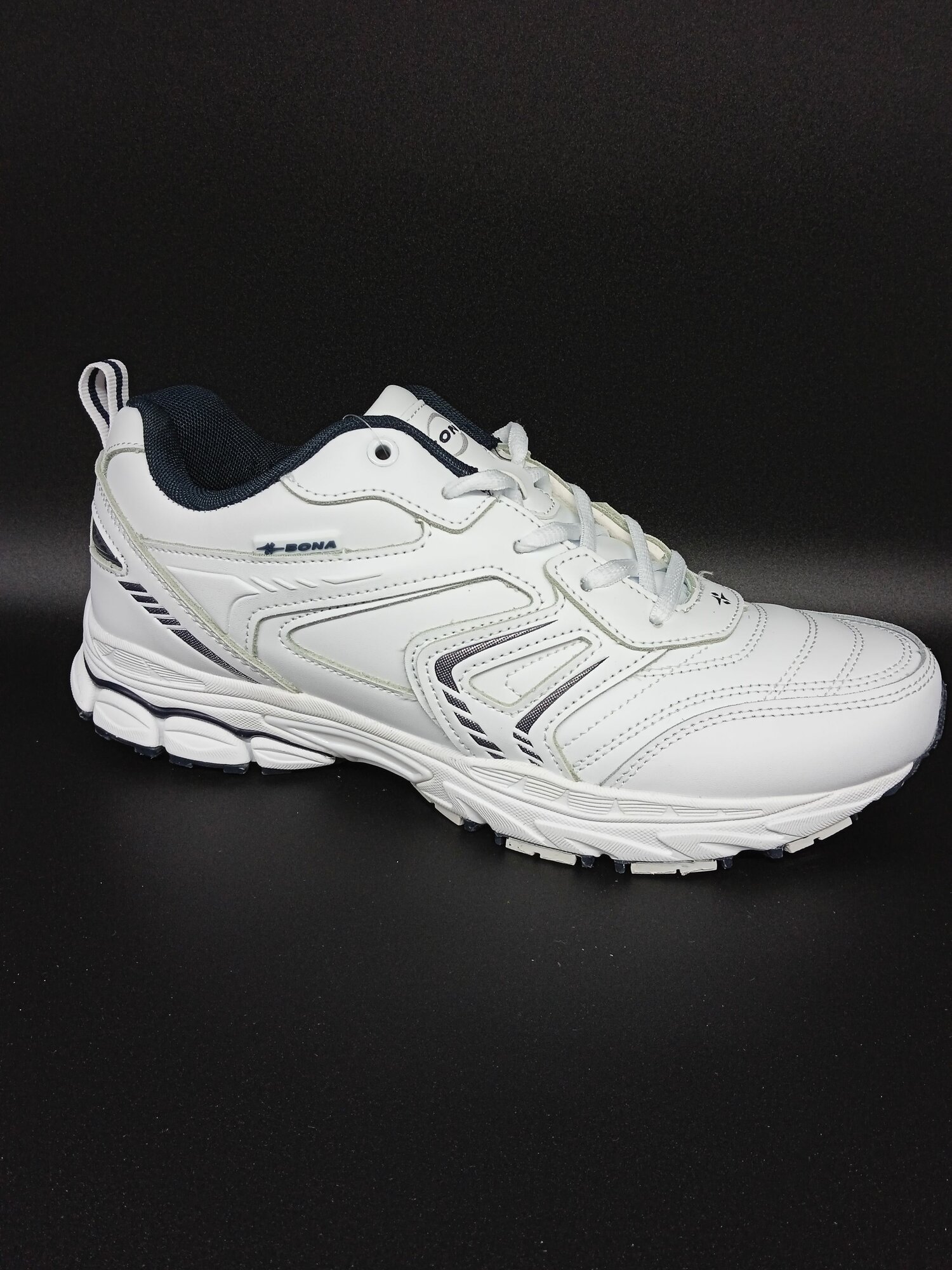 Кроссовки Bona