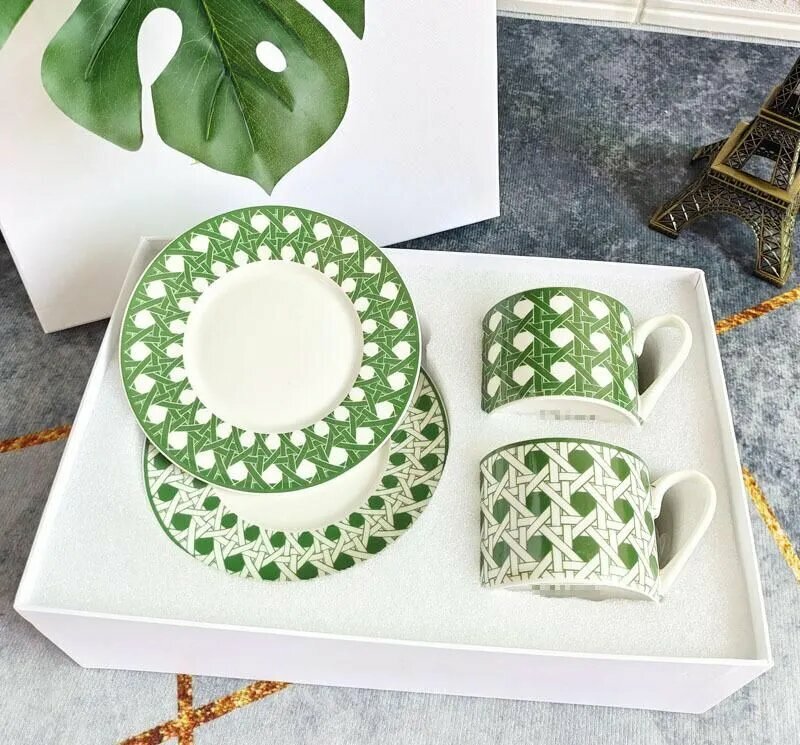 Набор кружек B12 250мл, костяной фарфор, с ручкой, 2 чашки с блюдцами