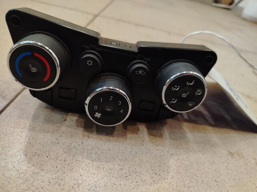 Блок управления климатической установкой от Chevrolet Aveo T300 2011-2015