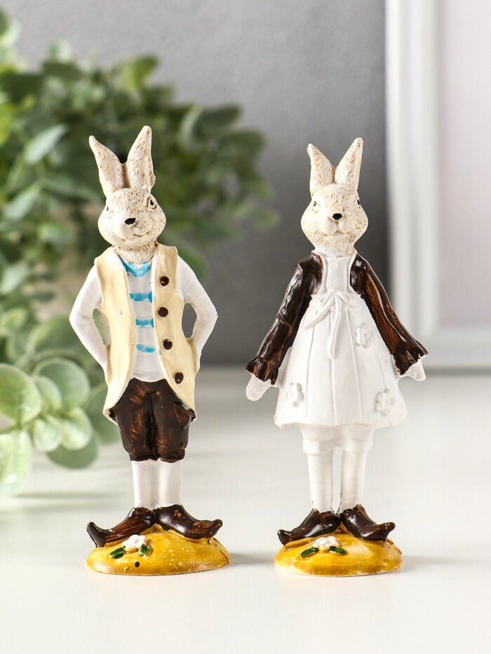 Фигурка полистоун «Нарядный Зайчик или Зайка», 4.5×3.2×11.5 см, микс