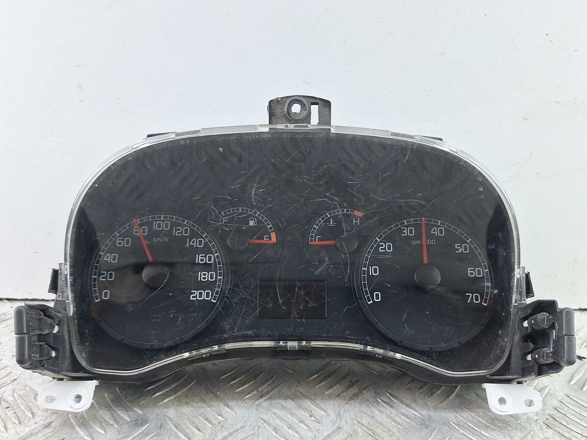 Панель приборов (щиток) Fiat Punto 2 рест. 2004 555000460104