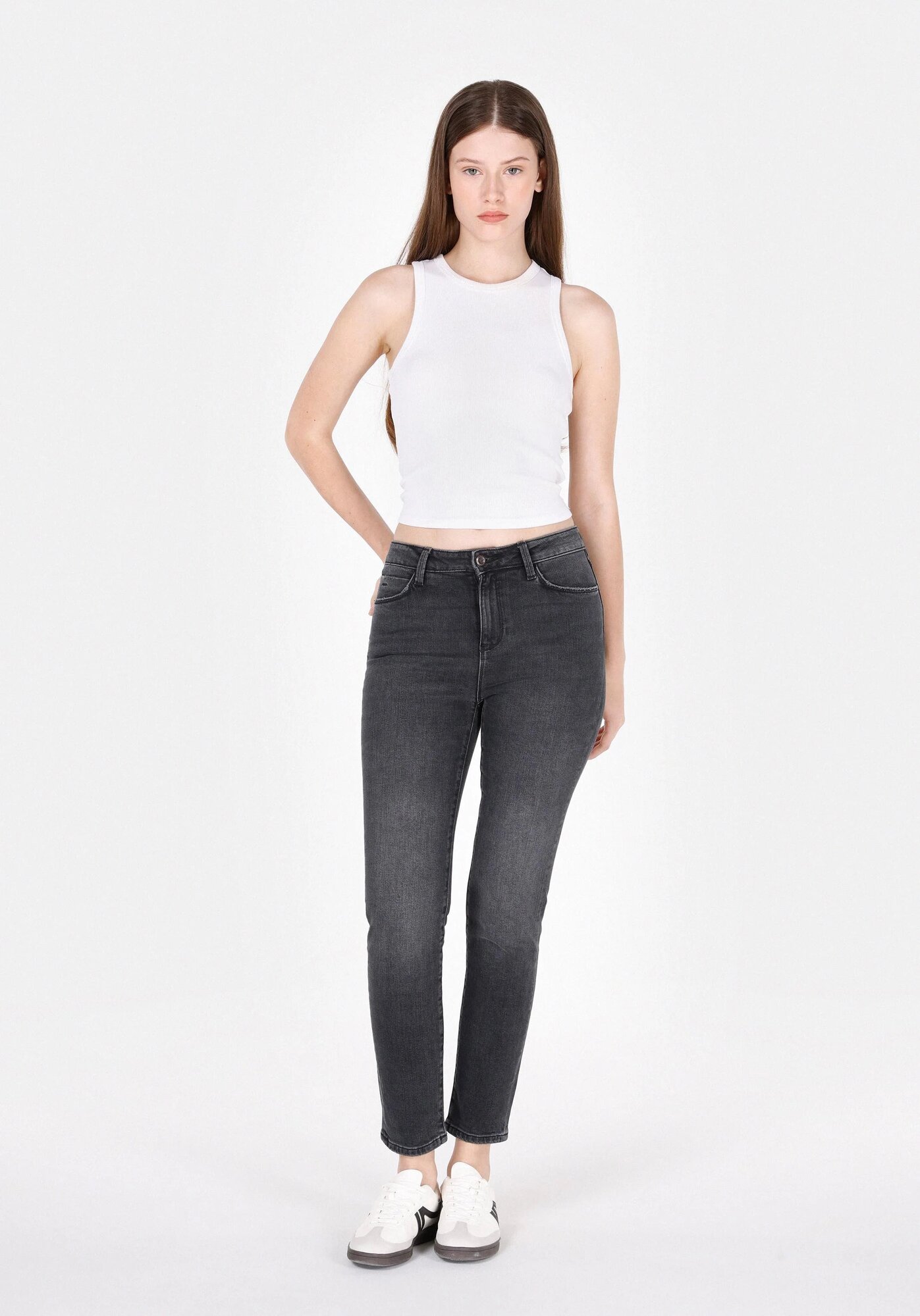 Джинсы 703 CARLA Slim Fit 