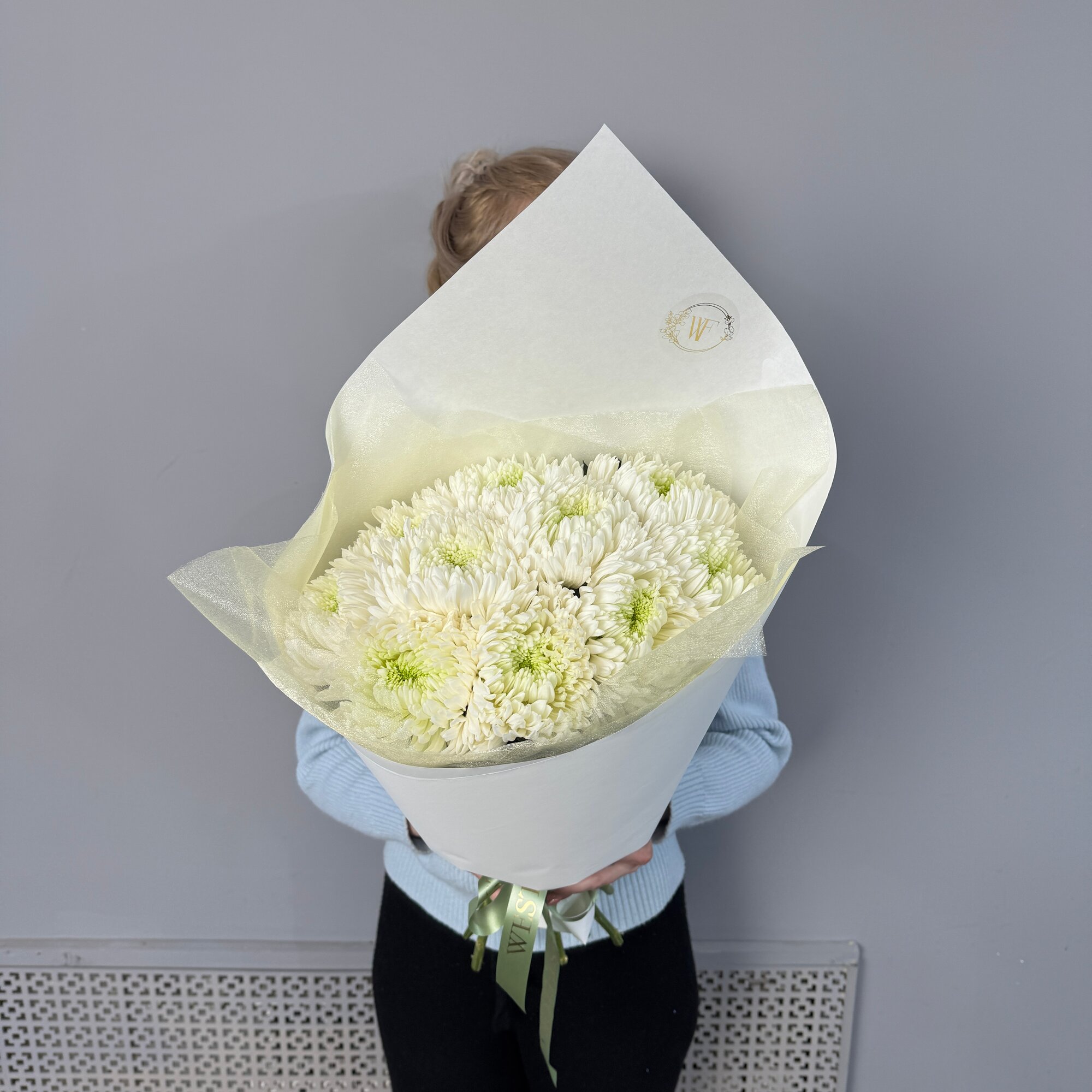 WEST FLORA Абсолютная Чистота: белые хризантемы – премиум букет с доставкой