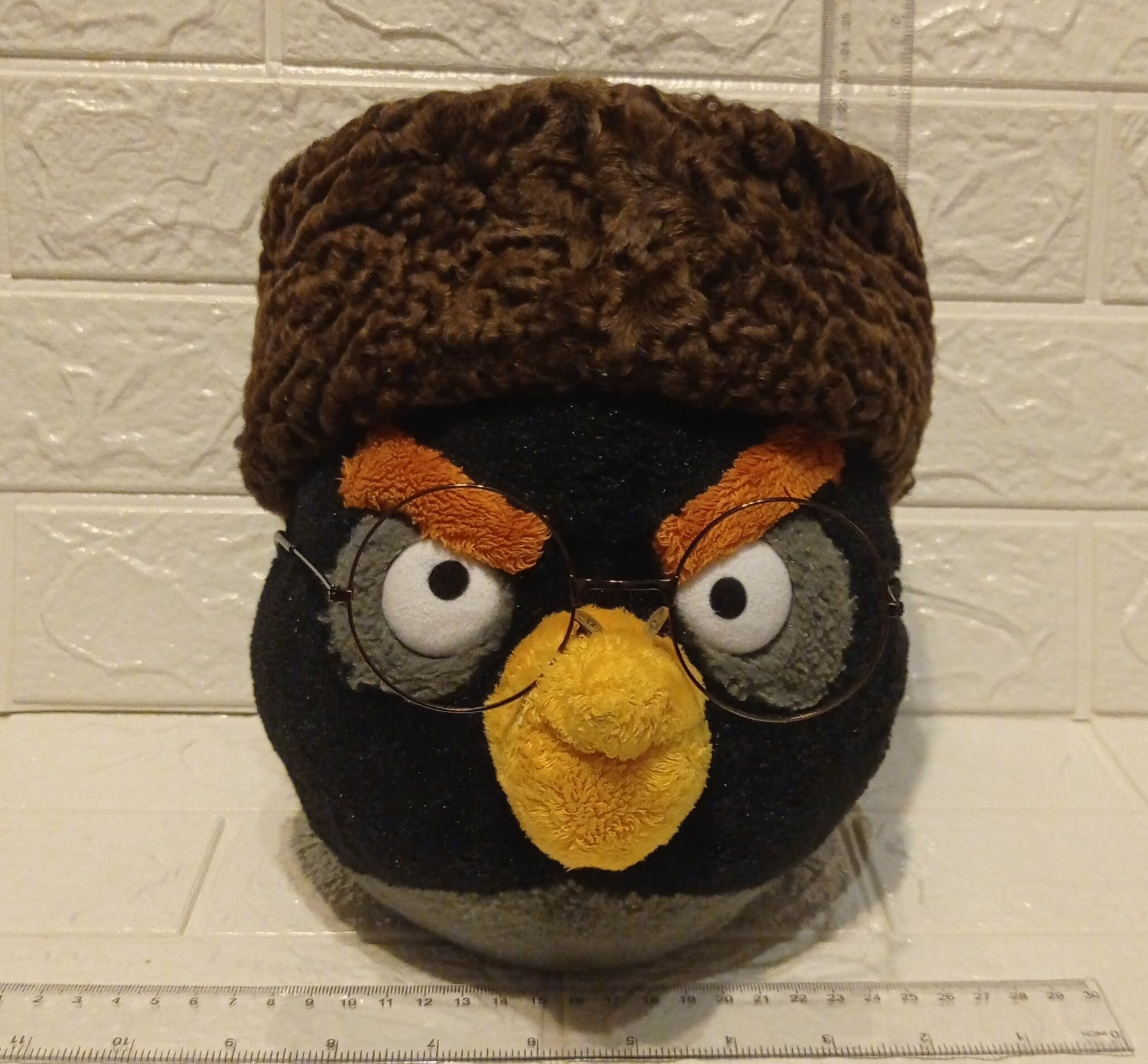 Angry Birds мягкая игрушка Генерал Бомб в каракуле коллекционная