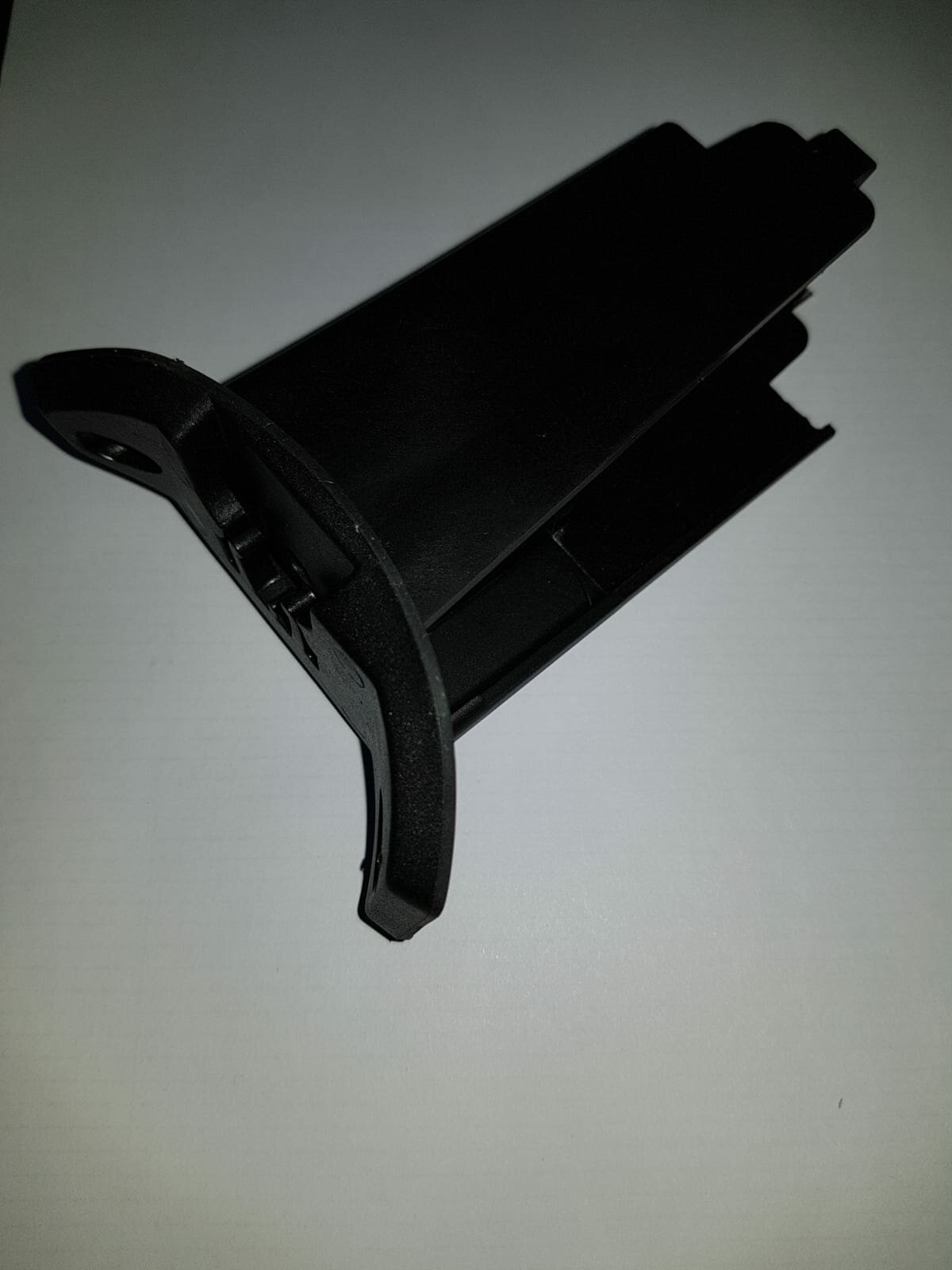 Фиксатор лючка бензобака от бренда GM 24411353